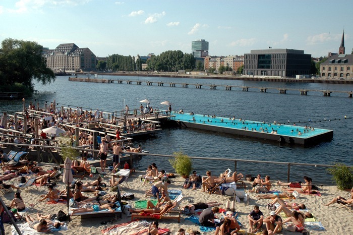 Badeschiff, the Floating Swimming Pool in Berlin | Amusing Planet